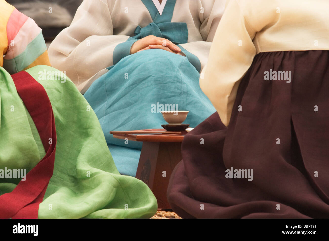 Hanbok hi-res stock photography and images - Alamy