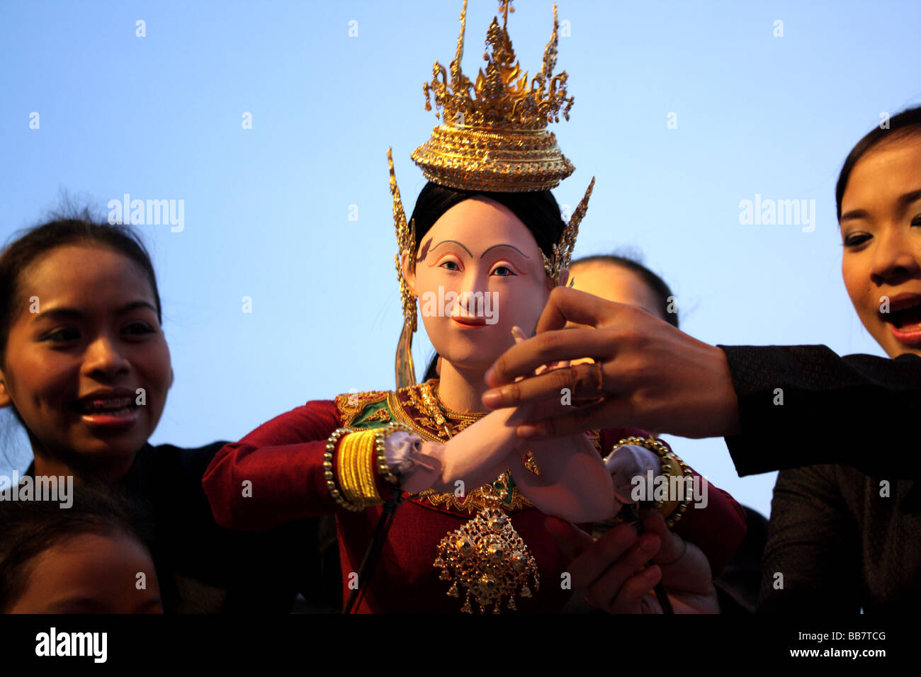 Thai puppet performing art culture hi-res stock photography and images ...