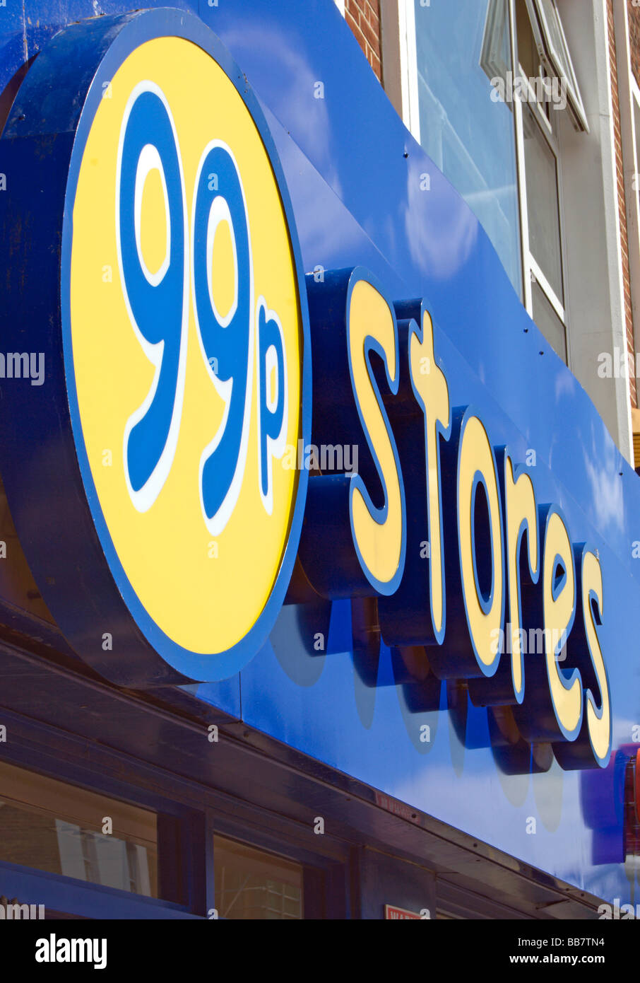 99p stores store hi-res stock photography and images - Alamy