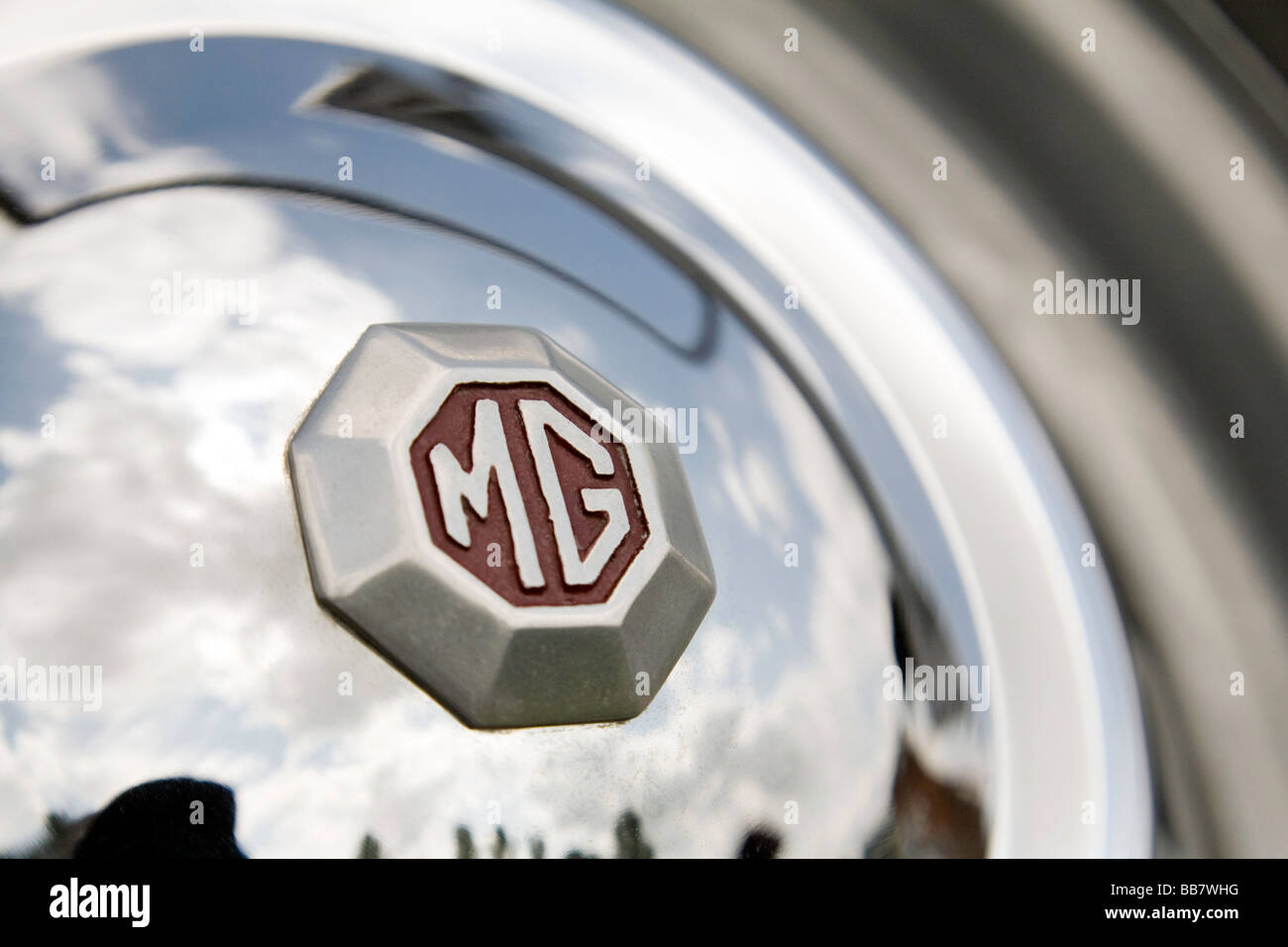 Close up of the MG Badge on a vintage MG sports car wheel, Wallingford ...