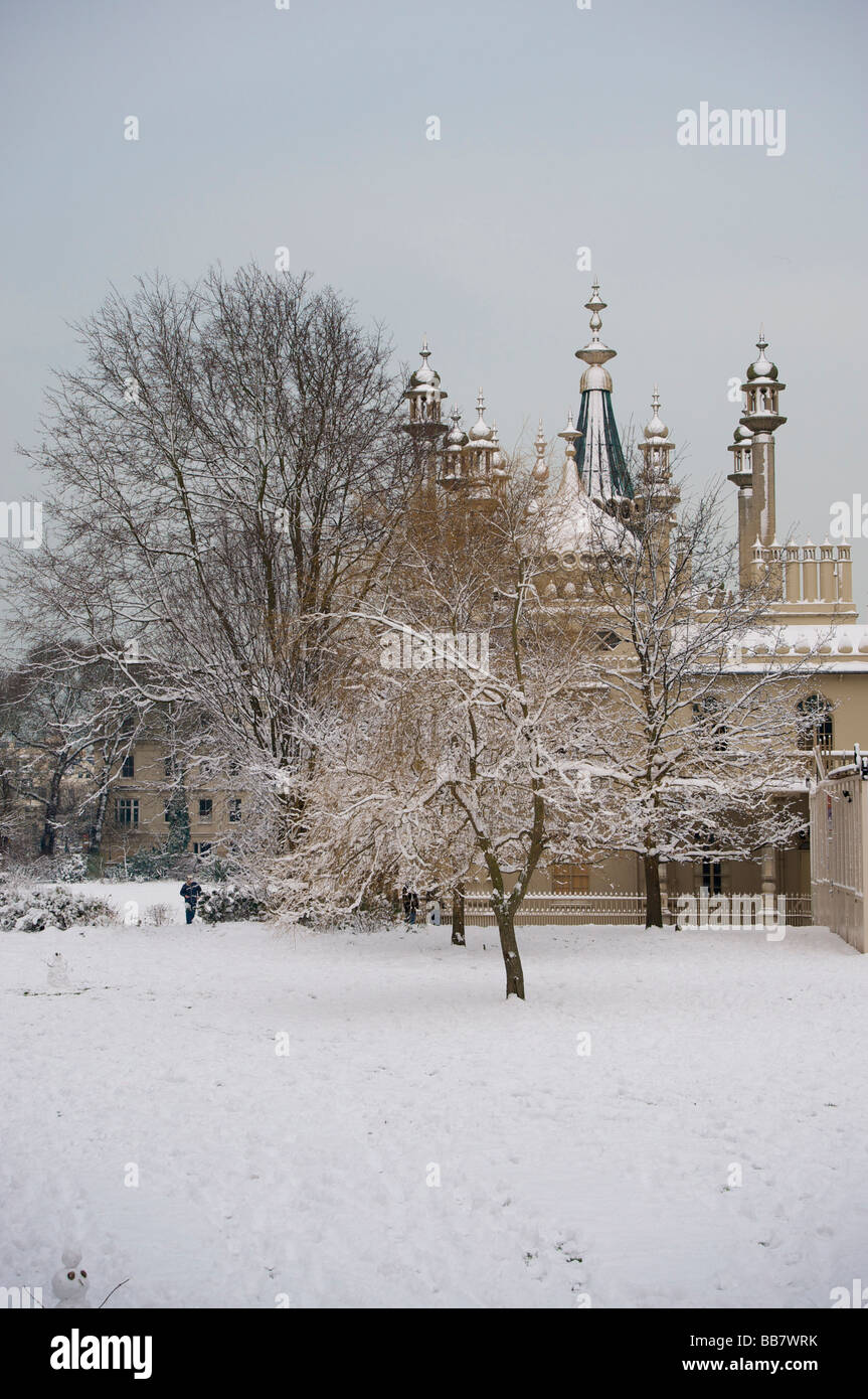 Brighton pavilion snow hi-res stock photography and images - Alamy
