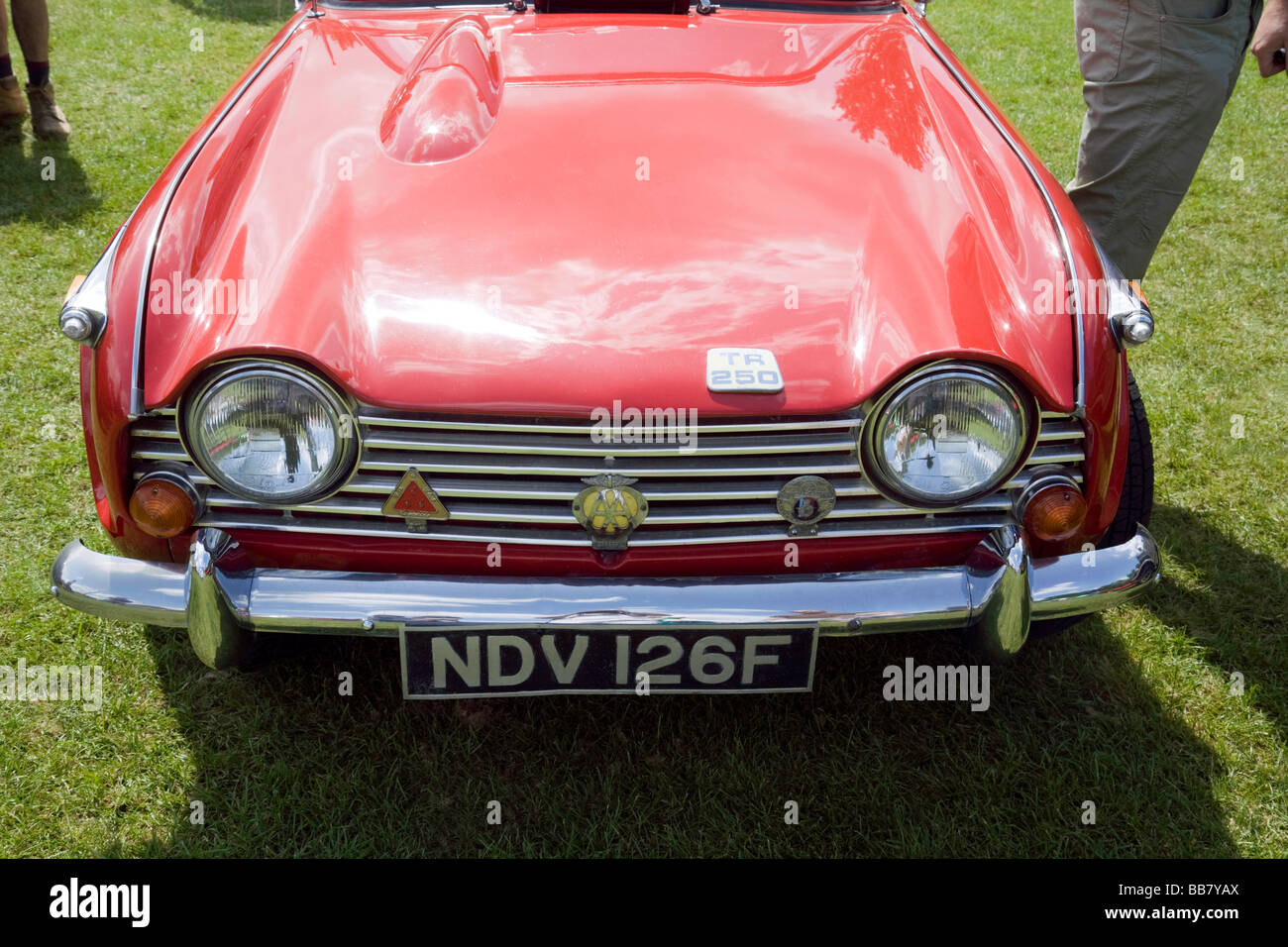Car front view uk hi-res stock photography and images - Alamy