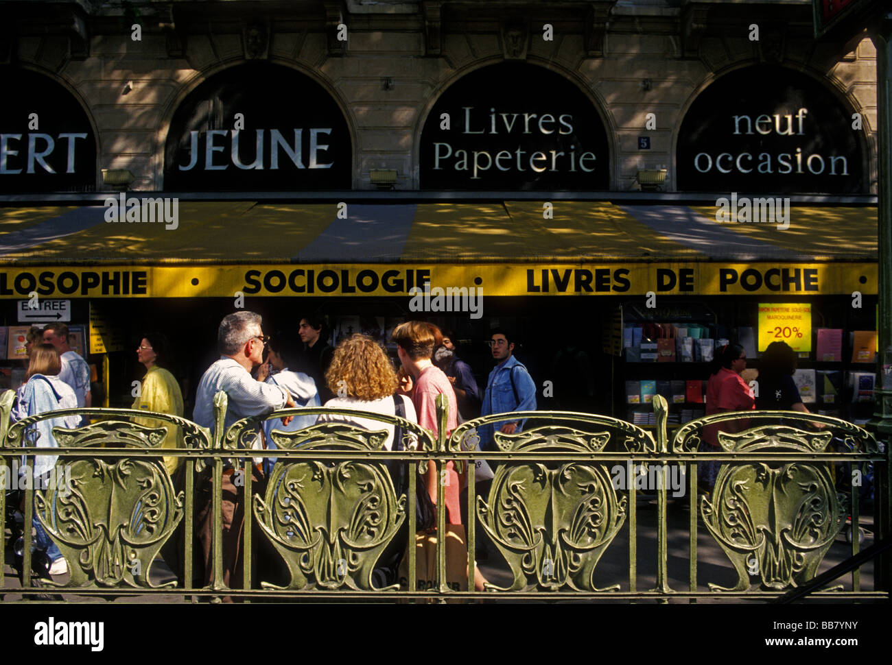 Paris bookshop ile de france hi-res stock photography and images - Alamy