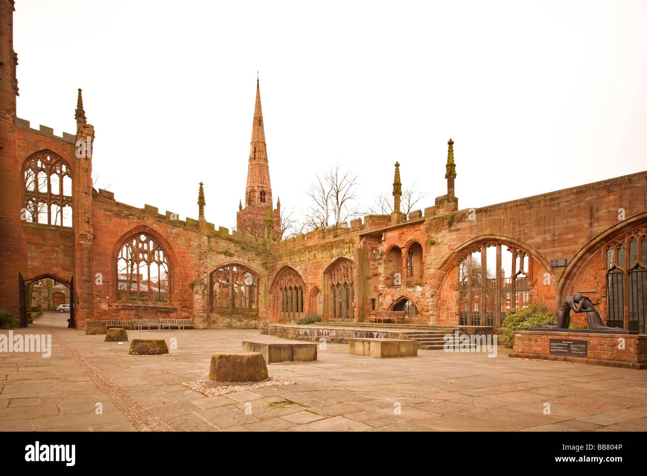 Coventry cathedral ruins 1940 hi-res stock photography and images - Alamy