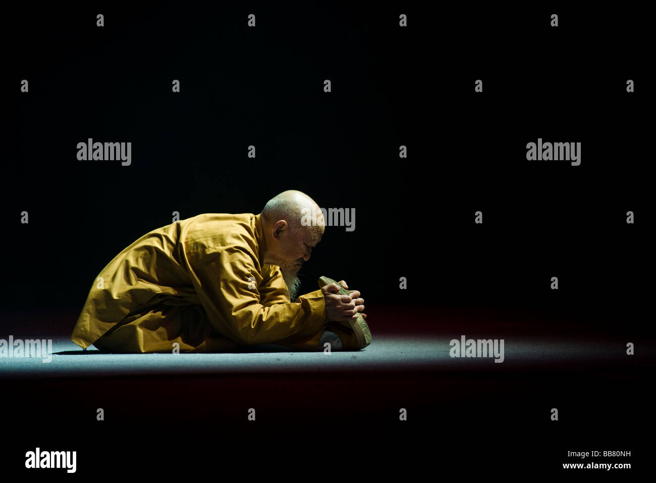 70-year-old Shaolin monk moving artfully in meditation Stock Photo - Alamy