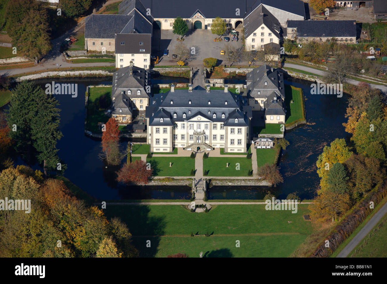 Aerial photo, baroque Schloss Koertlinghausen, moated castle ...