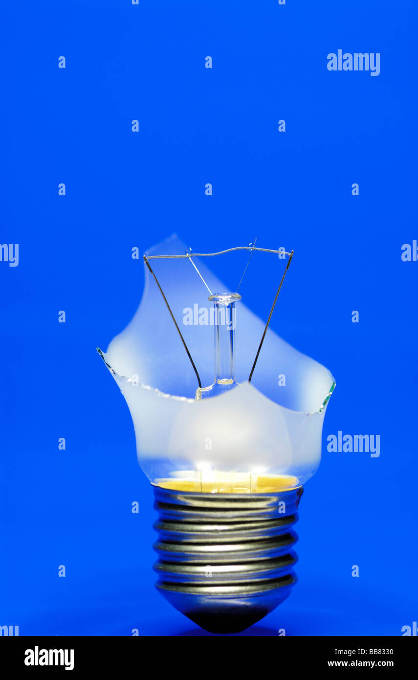 Broken light bulb Stock Photo - Alamy