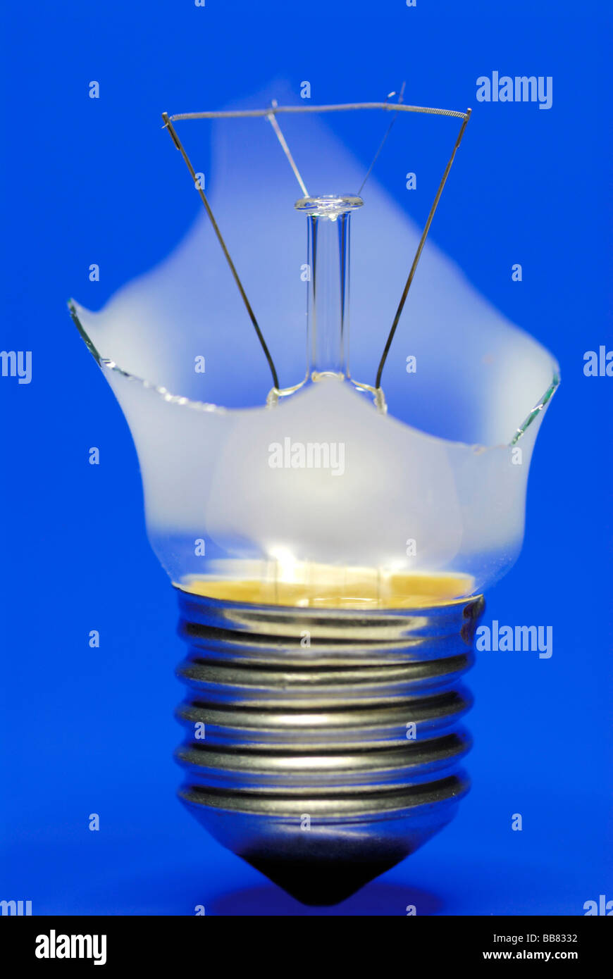 Broken light bulb Stock Photo - Alamy