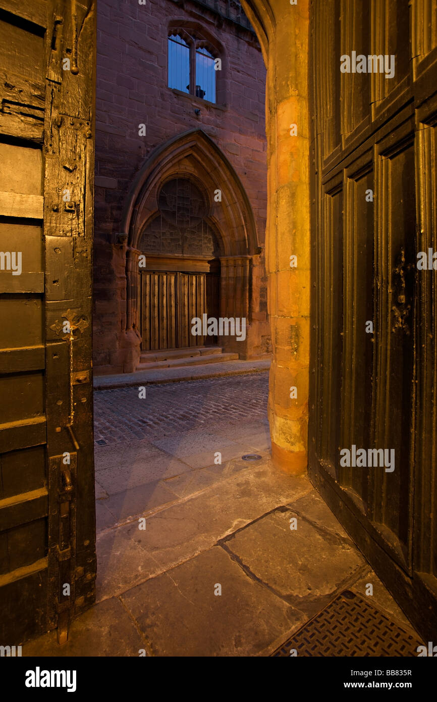 The medieval and tudor guildhall hi-res stock photography and images ...