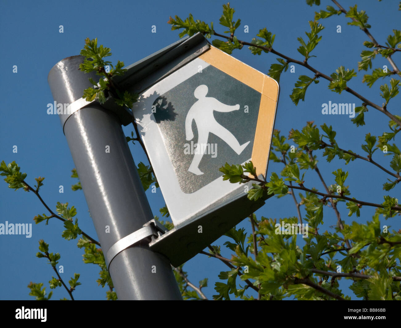 WALKER SYMBOL ON FOOT PATH SIGN Stock Photo - Alamy
