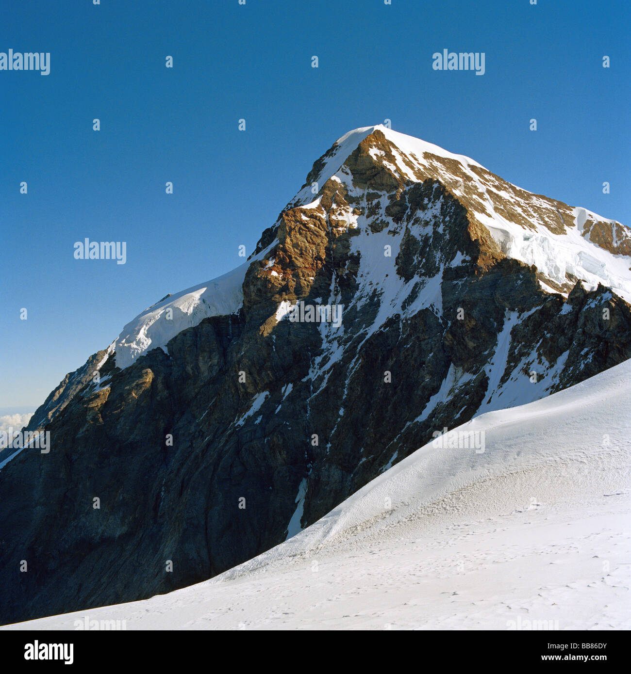 Summit of the Mönch from the Jungfraujoch Switzerland Stock Photo - Alamy