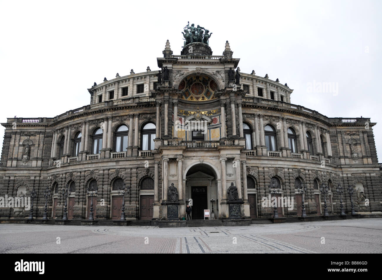 Opera house dresden hi-res stock photography and images - Alamy