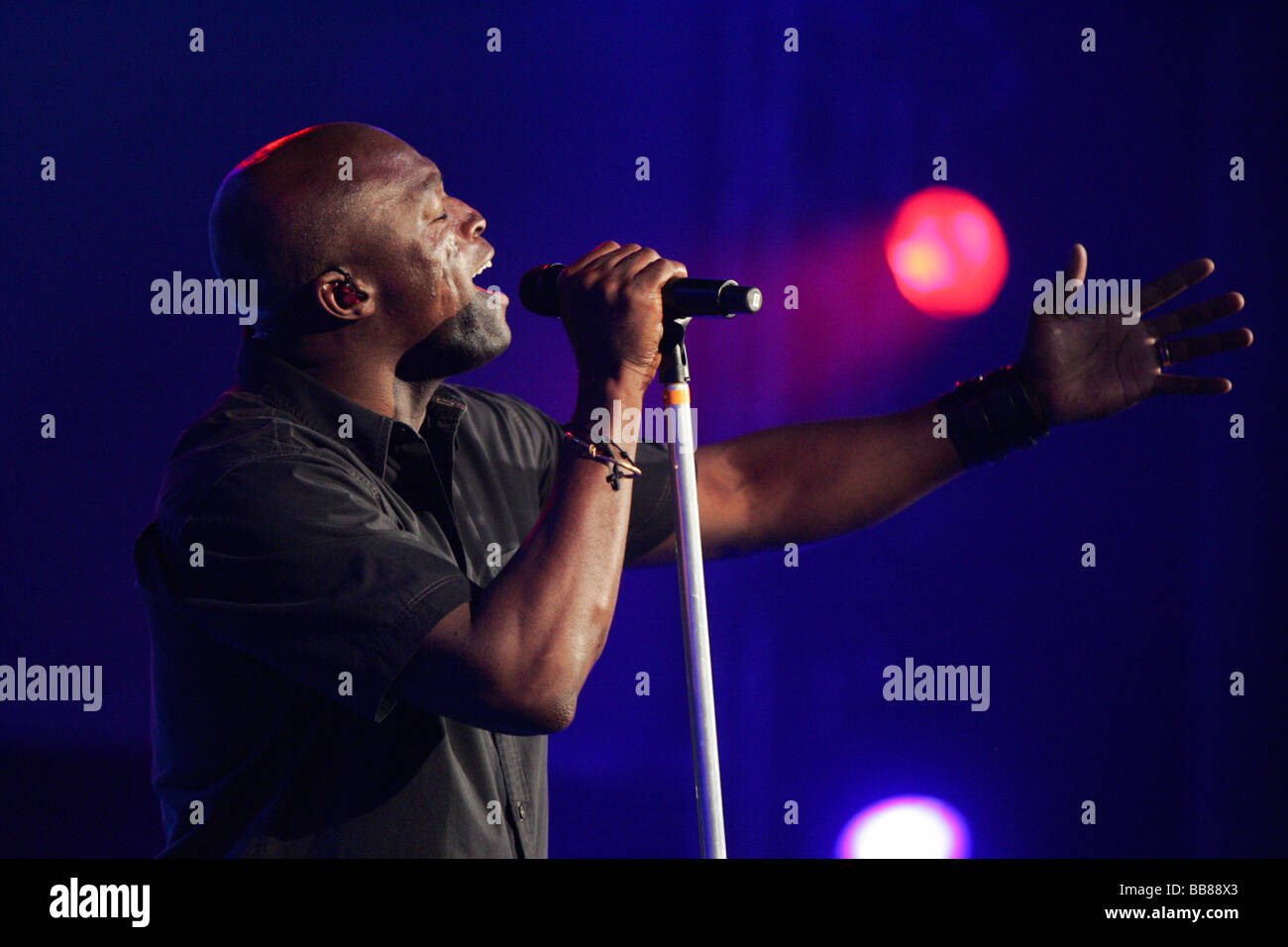 Seal singer hi-res stock photography and images - Alamy