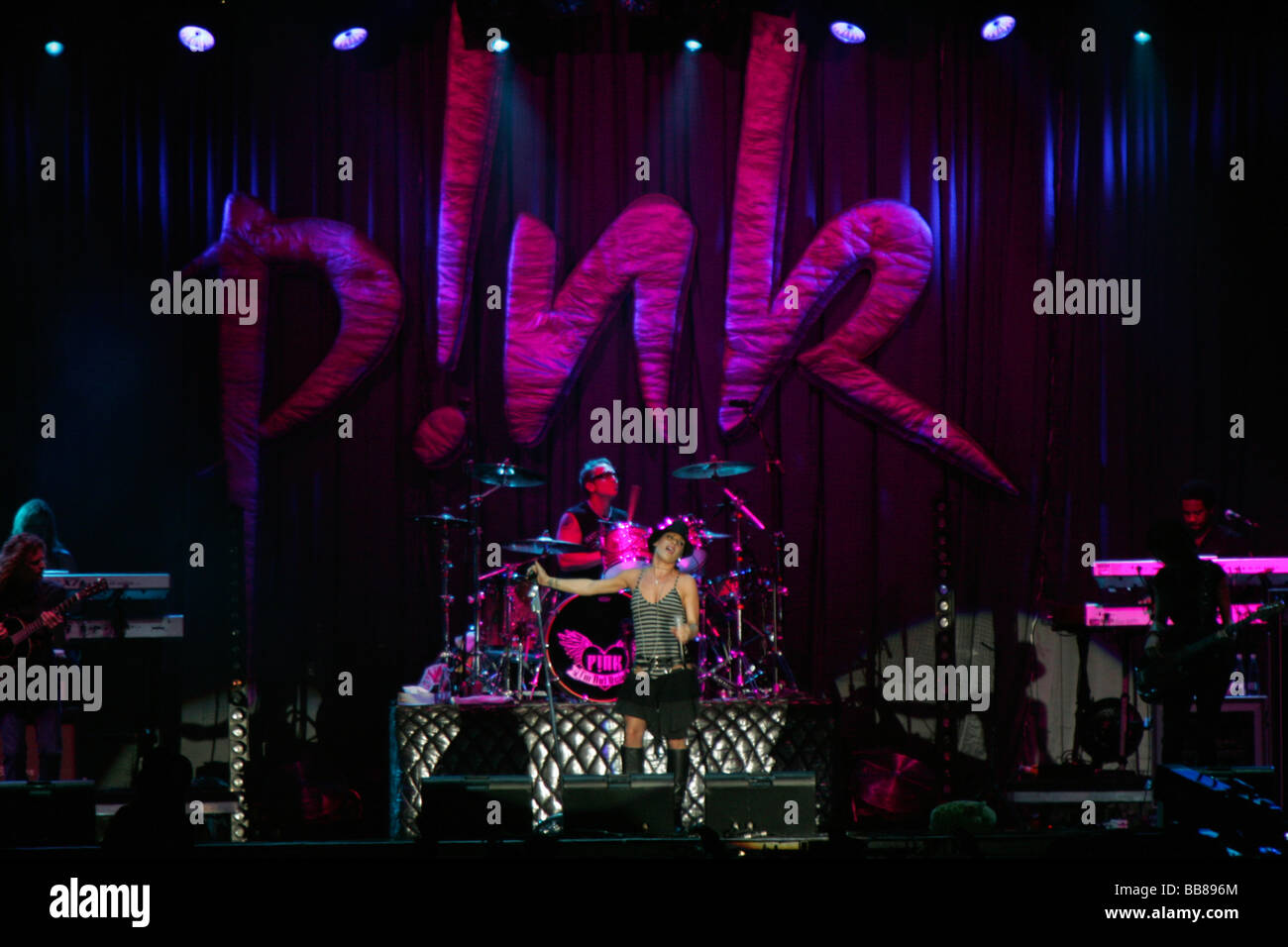Pink singer hi-res stock photography and images - Alamy