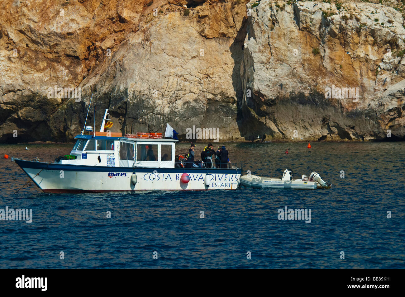 Dive boat with scuba divers anchoring in front of Medes Islands ...