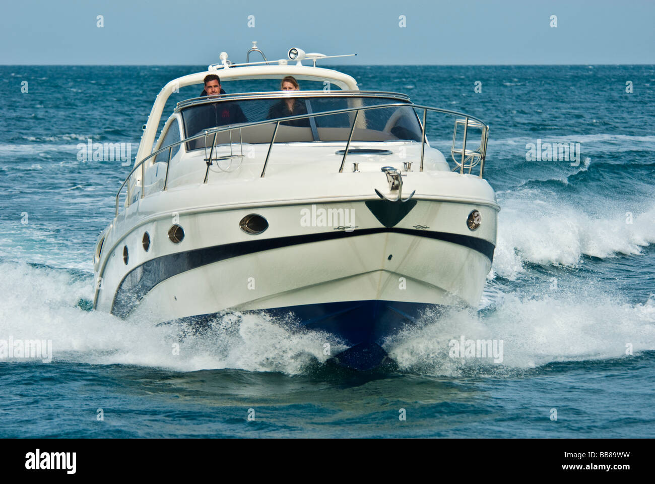 Motor boat bow waves hi-res stock photography and images - Alamy