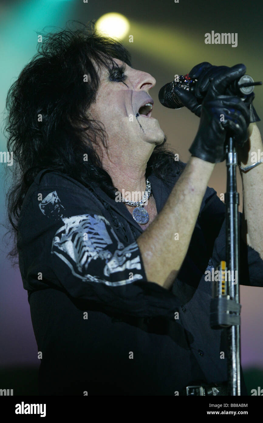 Rock singer alice cooper hi-res stock photography and images - Alamy