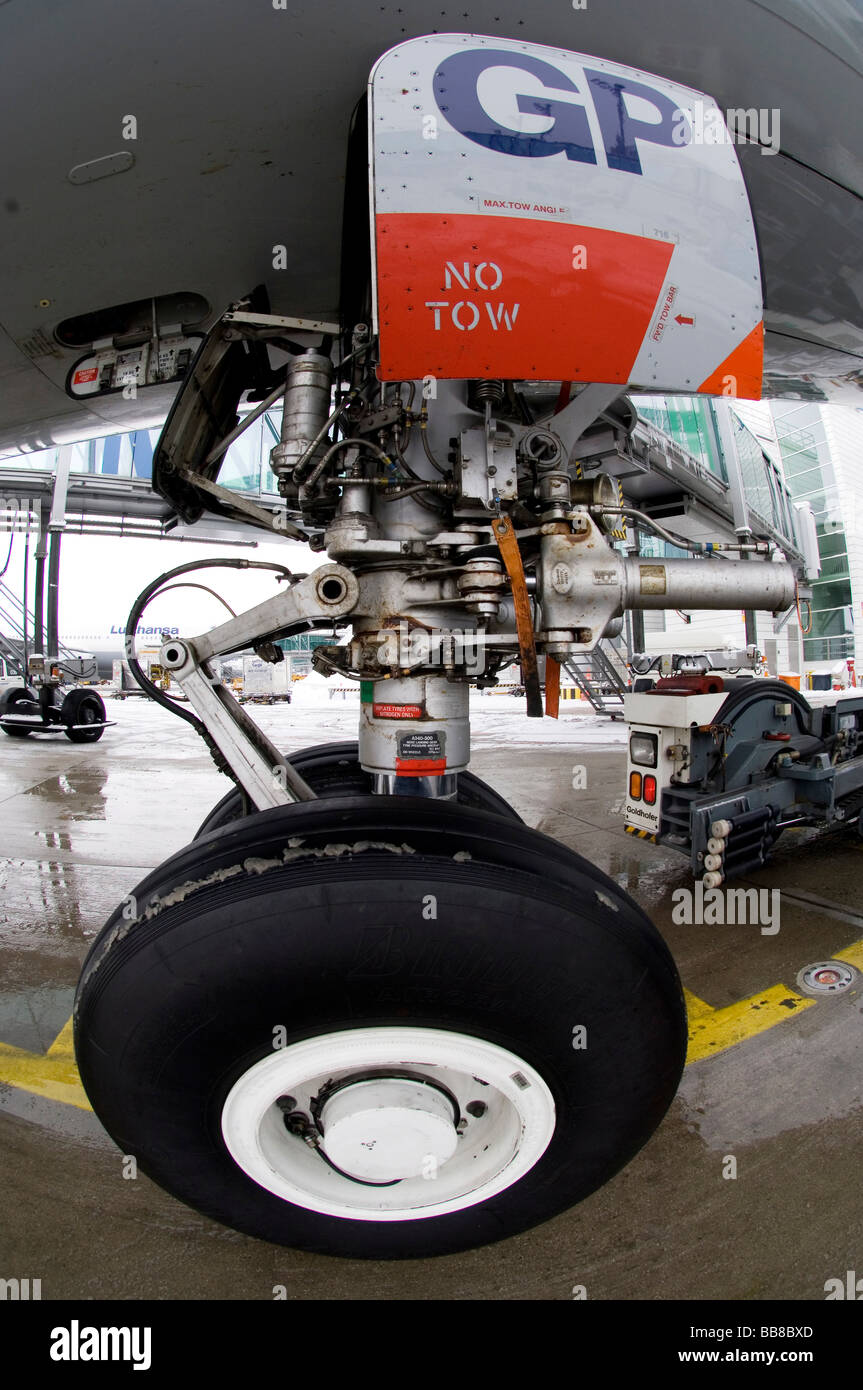 Undercarriage aircraft hi-res stock photography and images - Alamy