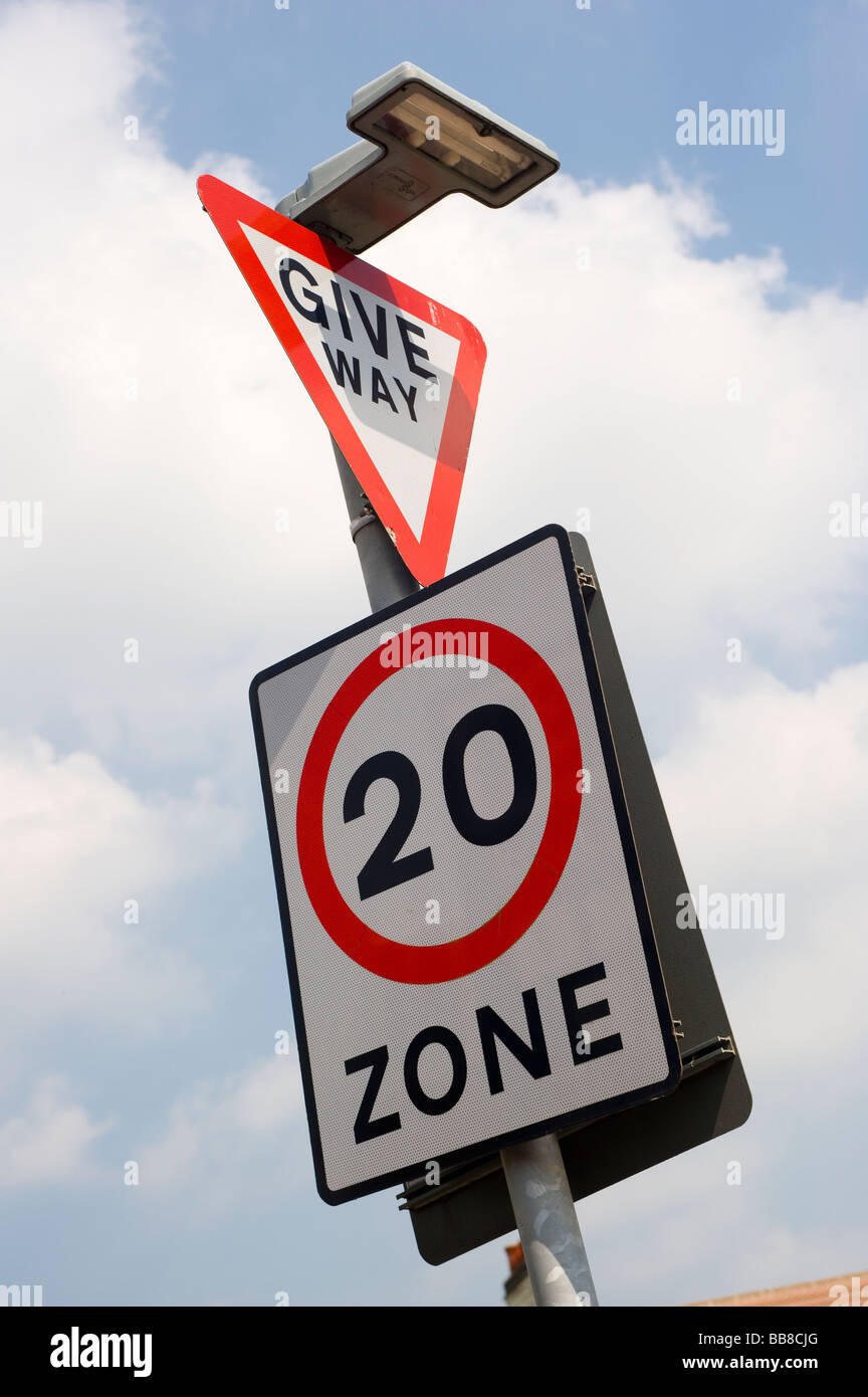 20 Mph Zone Stock Photos & 20 Mph Zone Stock Images - Alamy