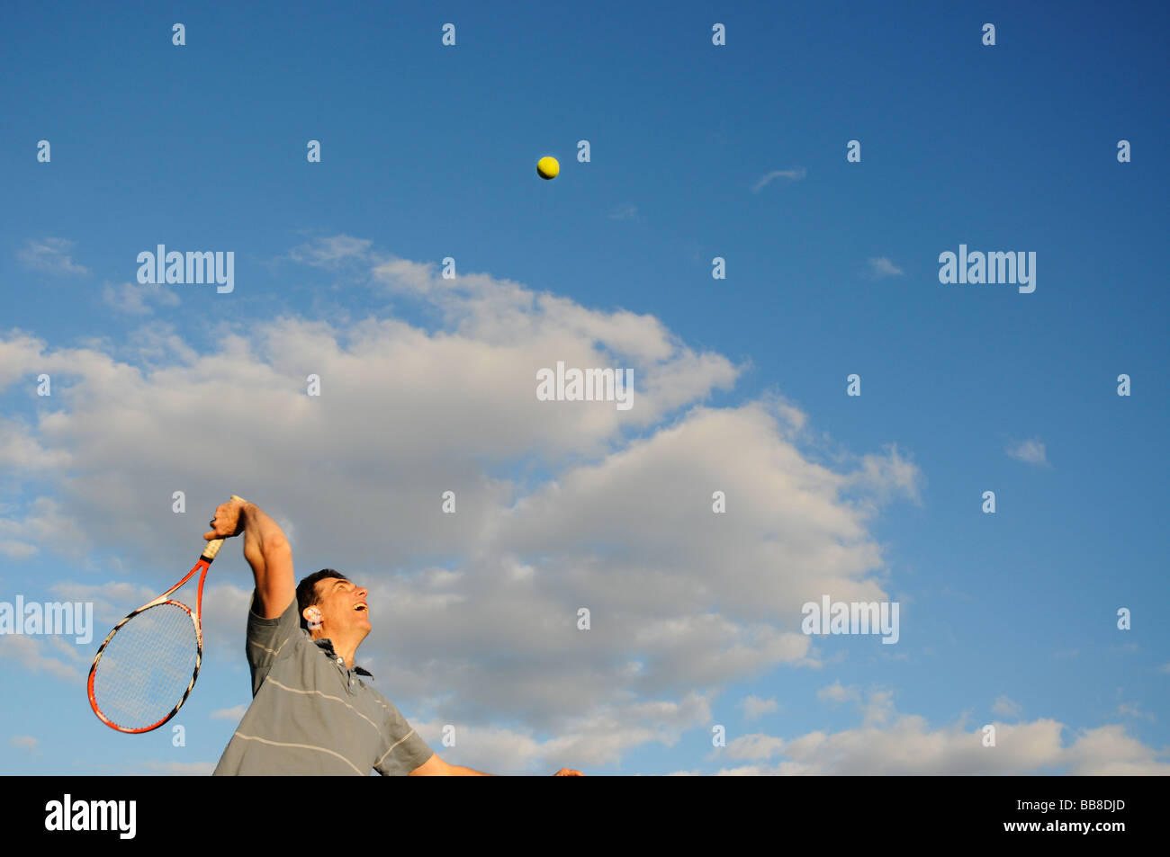 action shot of man smashing tennis ball Stock Photo - Alamy