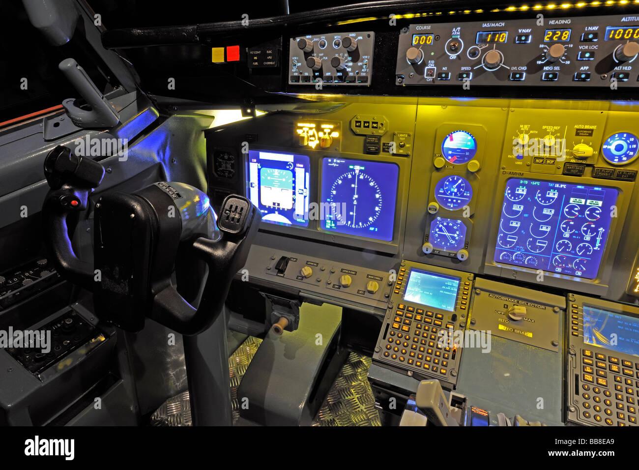 File:Cockpit Of Boeing 737 700 Flight Simulator In, 43% OFF