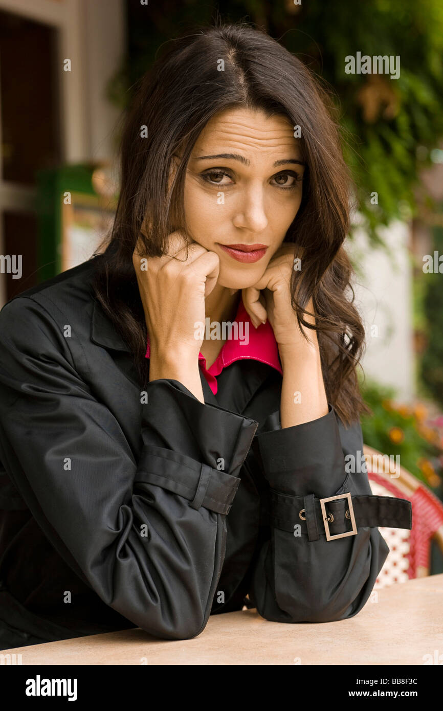 Woman posing, body language Stock Photo - Alamy