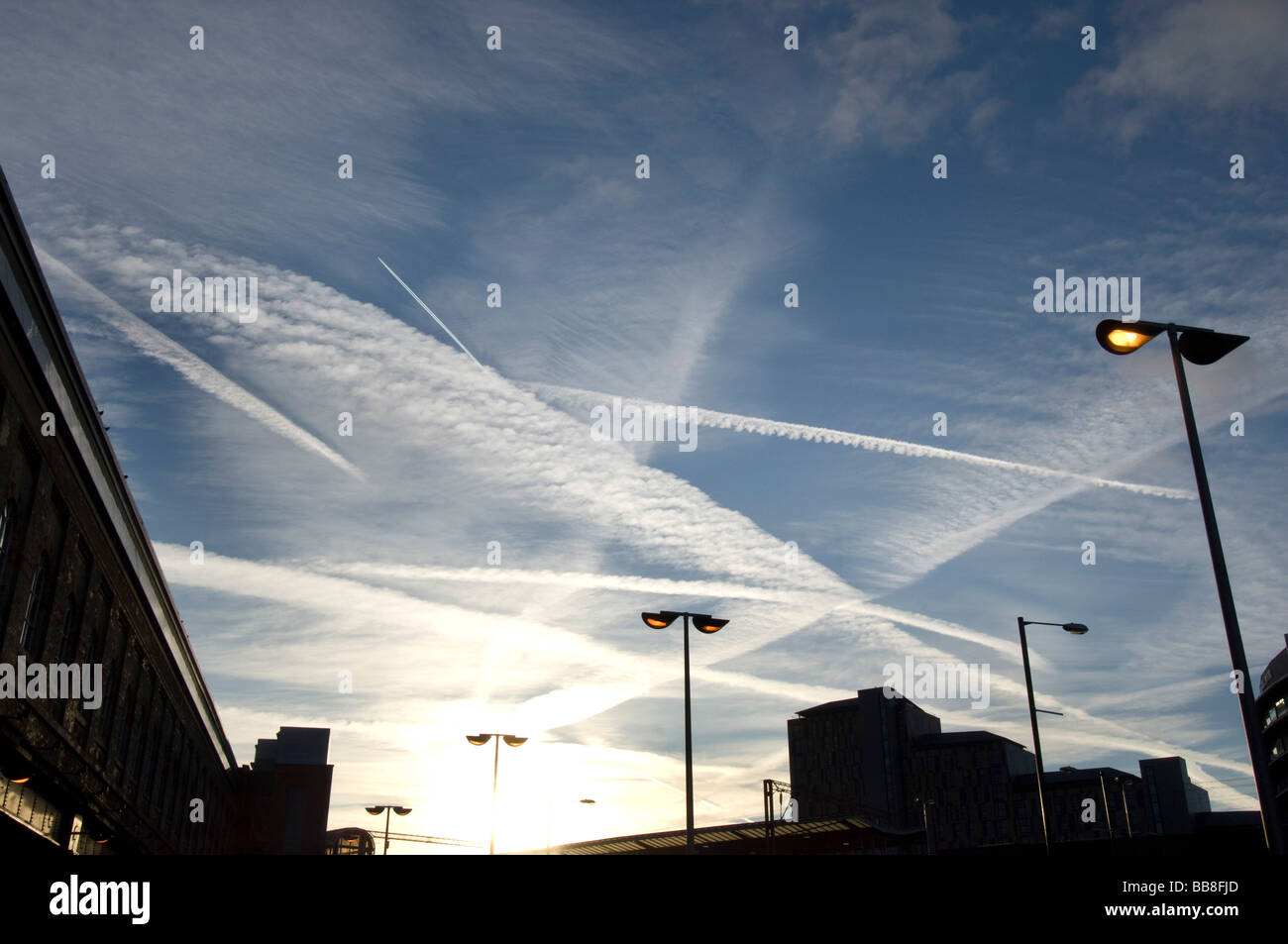 Criss cross of jet trails hi-res stock photography and images - Alamy