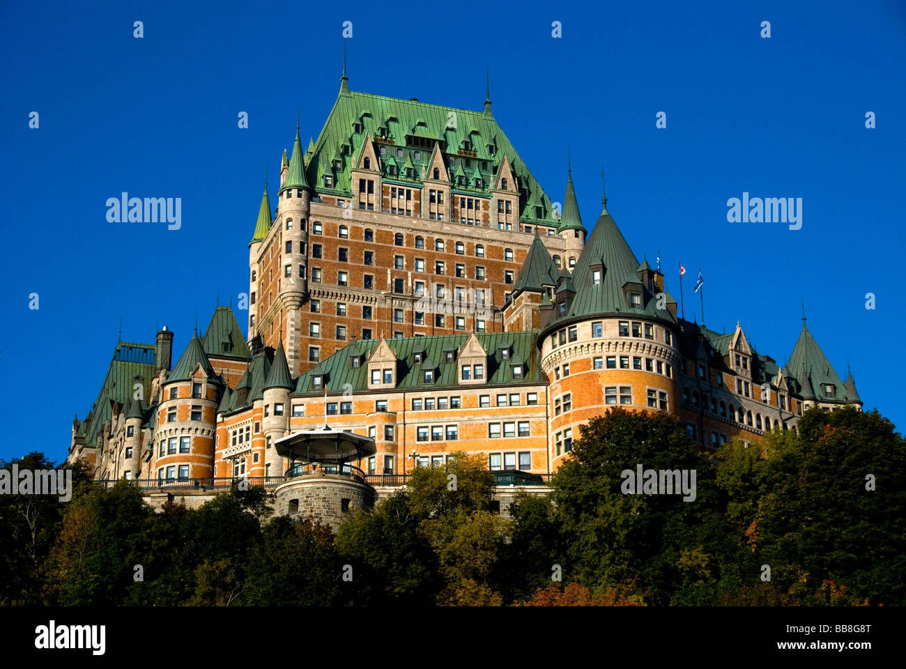 Chateau frontenac quebec historic hi-res stock photography and images ...