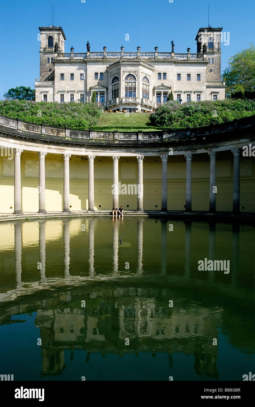 Classical portico hi-res stock photography and images - Alamy
