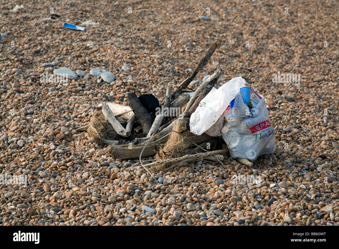 Litter left on the beach at Charmouth Stock Photo - Alamy