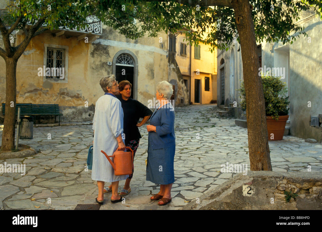 Three south italian women hi-res stock photography and images - Alamy