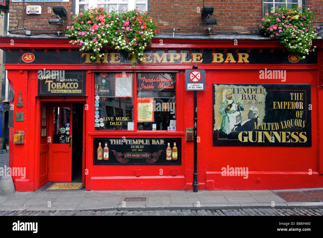 Temple Bar, pub, Temple Bar area, Dublin, Ireland Stock Photo - Alamy