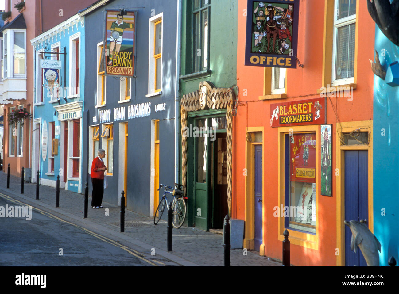 Dingle colourful houses buildings hi-res stock photography and images ...
