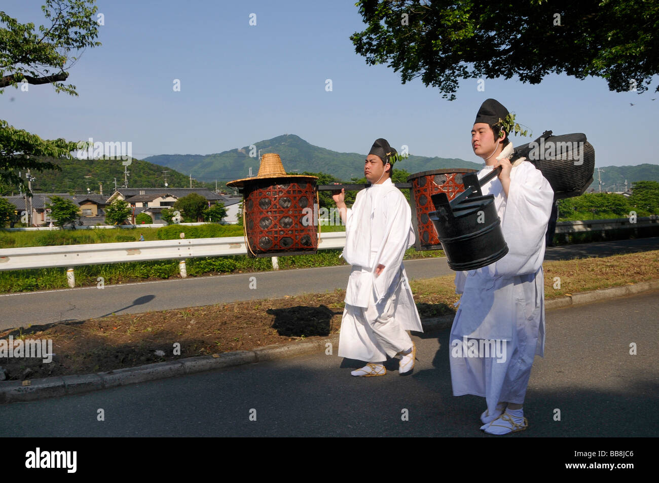 Aoi Festival, procession from Shimogamo Shrine to Kamigamo Shrine, load ...