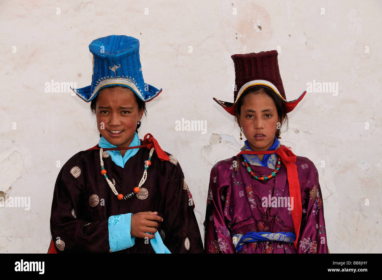 Women wearing traditional indigenous costumes hi-res stock photography ...