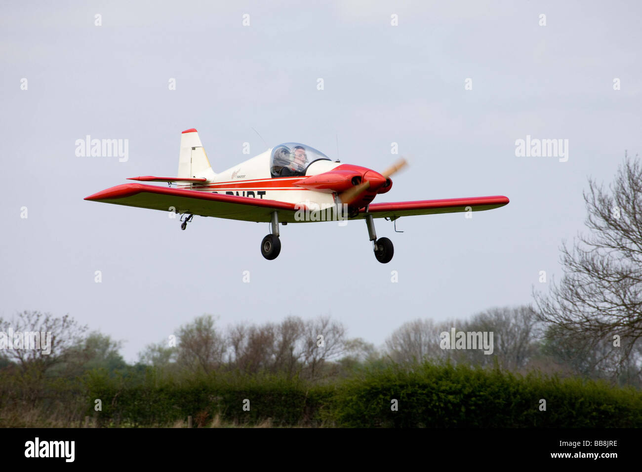 Colibri MB2 G-BNDT on final approach to land at Breighton Airfield ...