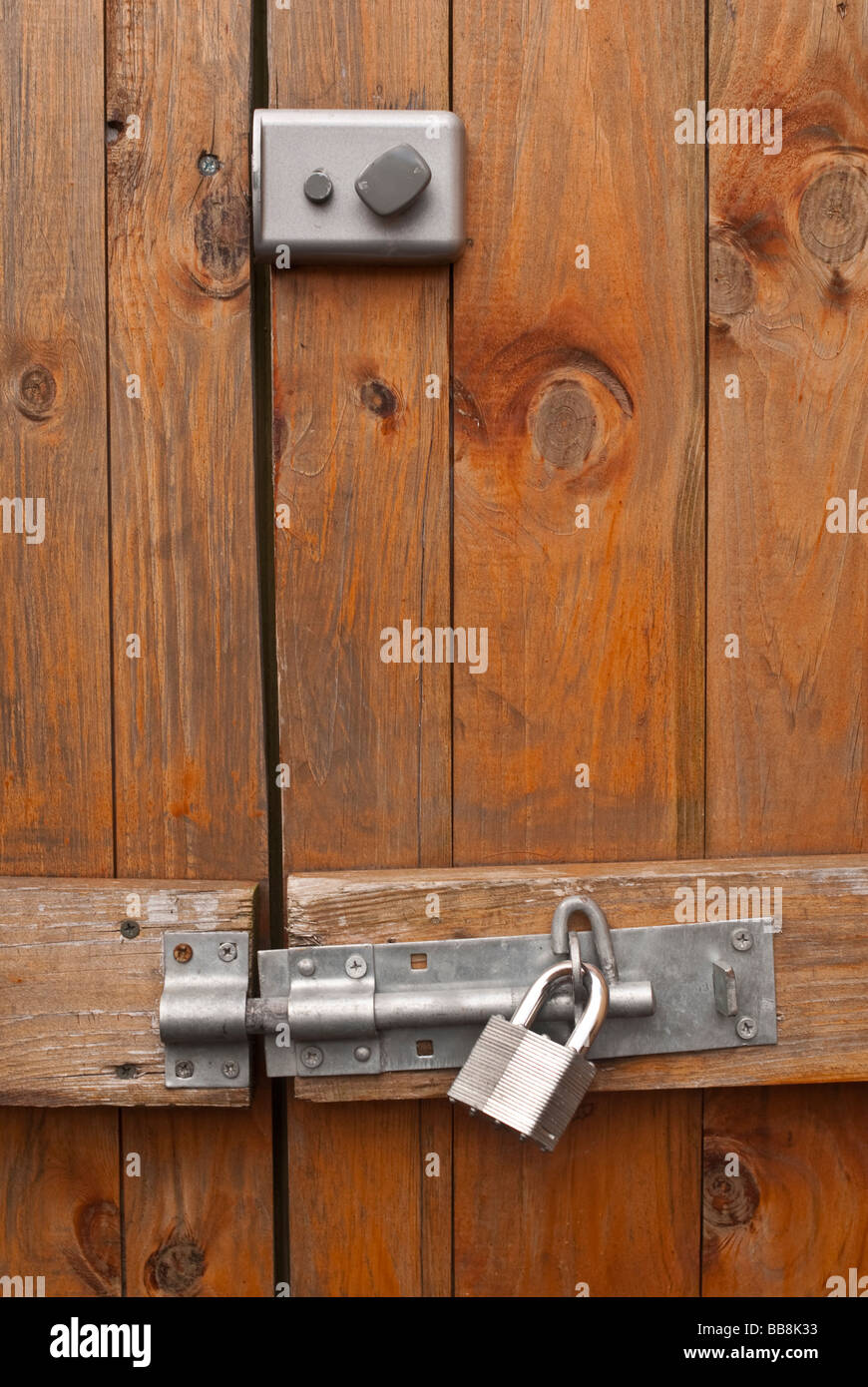 Padlocked gate hi-res stock photography and images - Alamy
