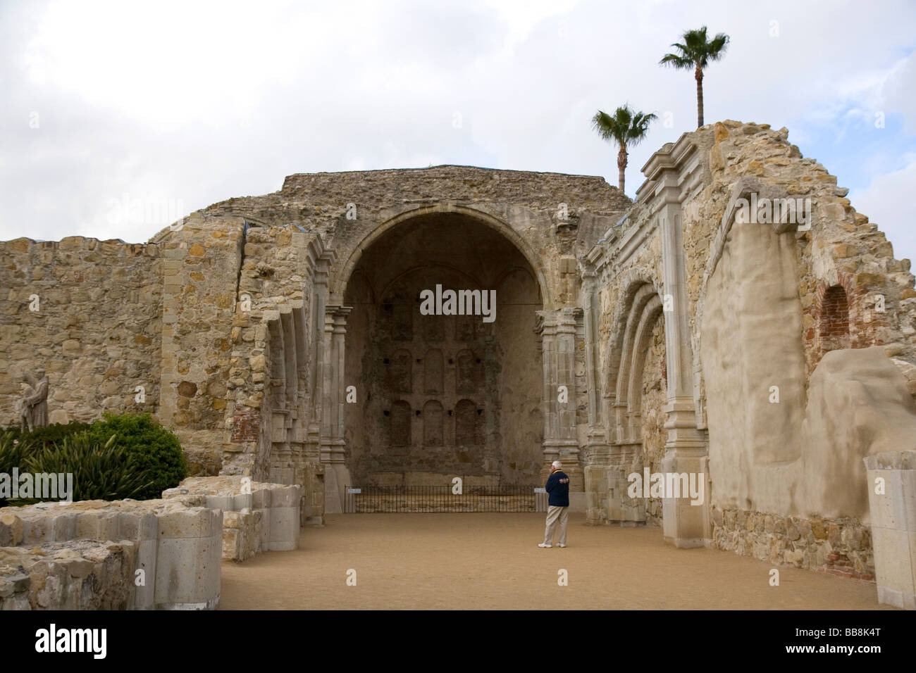 Ruins of the Great Stone Church at Mission San Juan Capistrano ...