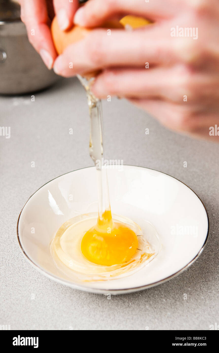 woman cracking an egg into a bowl Stock Photo - Alamy