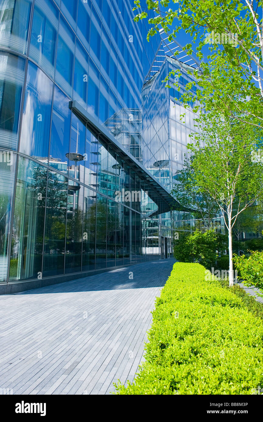 More London Riverside , modern contemporary architecture glass office ...