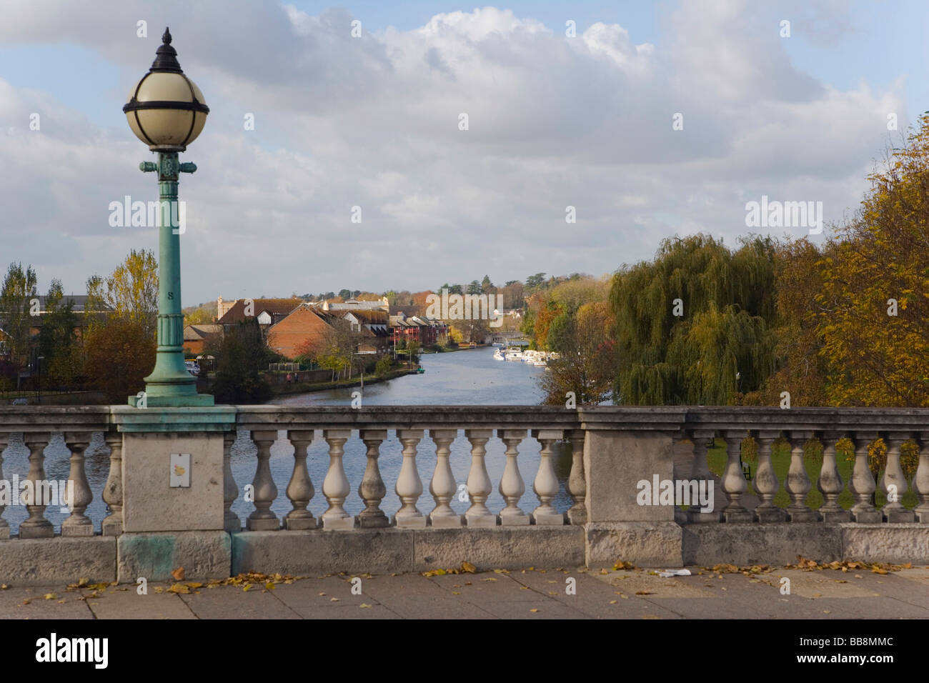 Bridge and River Thames, autumn, Reading, Berkshire, UK Stock Photo - Alamy