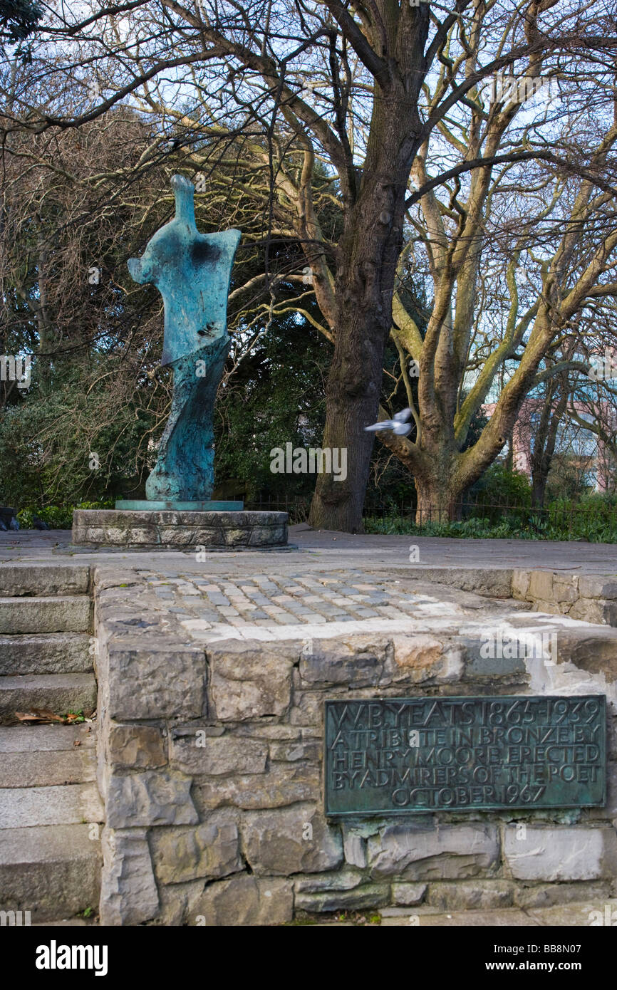The Yeats memorial garden with a sculpture by Henry Moore, St Stephen's ...