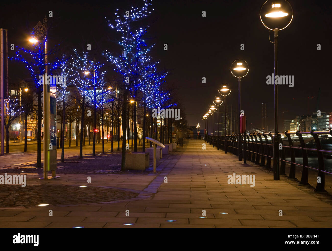 Dublin waterfront hi-res stock photography and images - Alamy