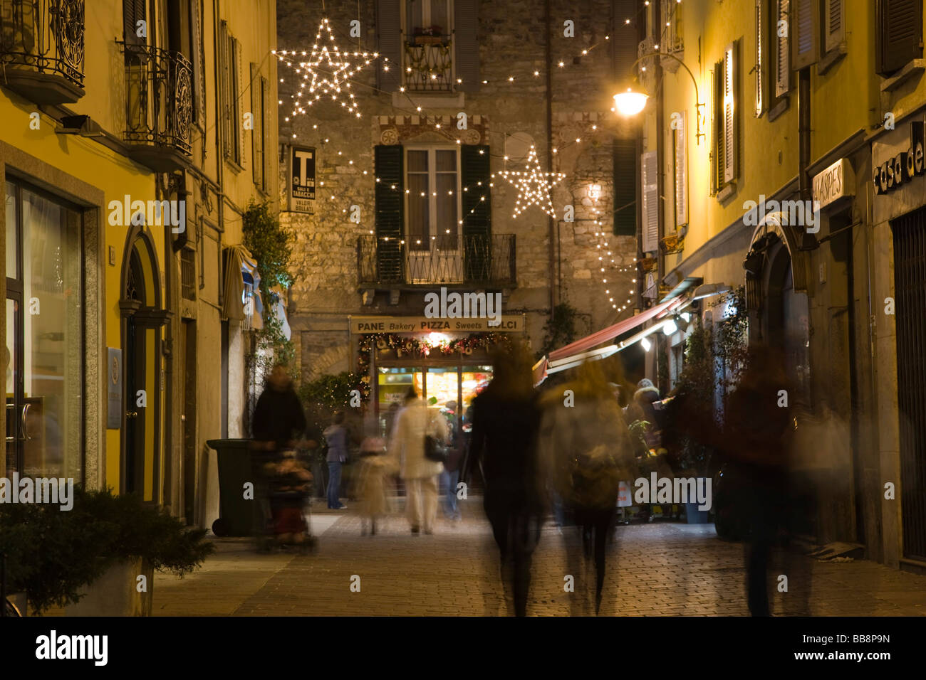 Buildings lake como night hi-res stock photography and images - Alamy