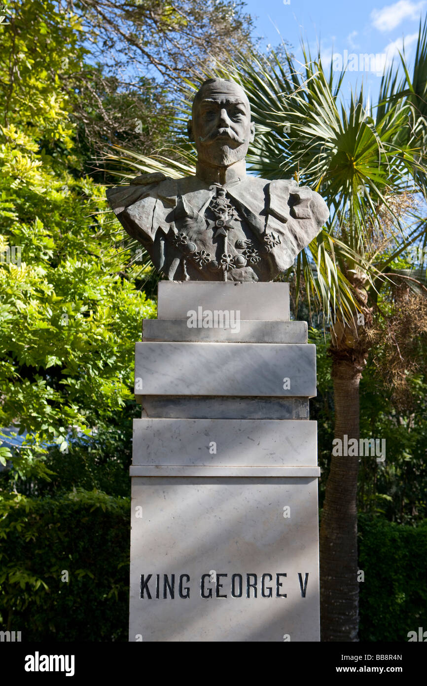 Monument to King George V, San Anton Gardens and Palace between the ...