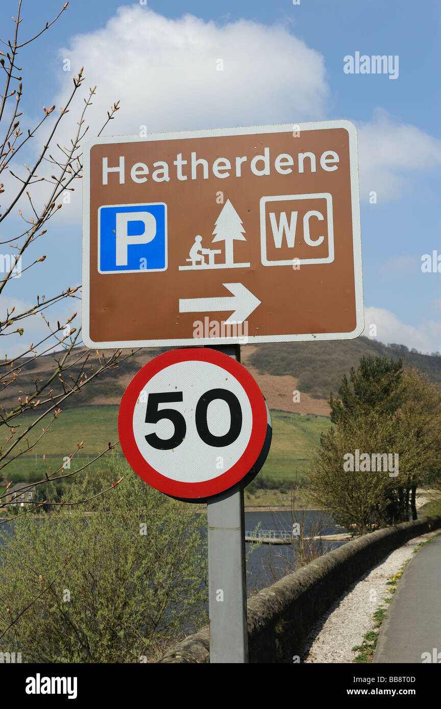 Visitor parking and speed signs at Ladybower Reservoir Stock Photo - Alamy