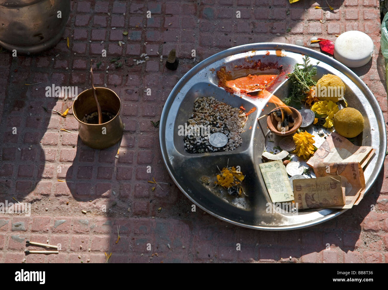 Hinduism puja tray hindu hi-res stock photography and images - Alamy