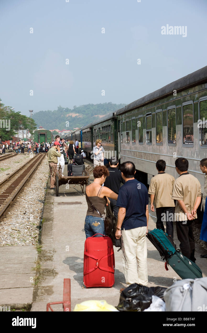 Sapa victoria express train hi-res stock photography and images - Alamy