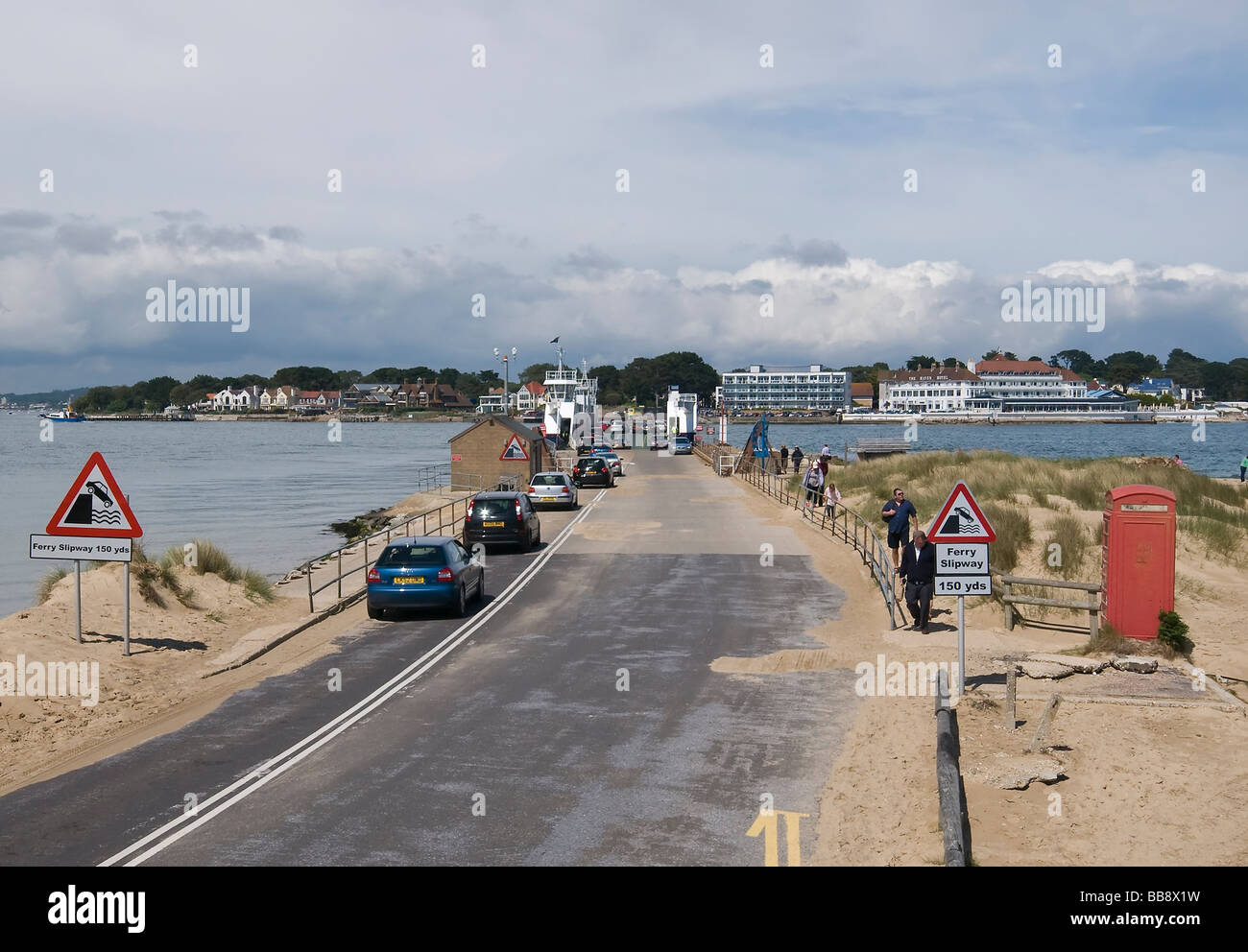The chain ferry that crosses the entrance to Poole Harbour between ...