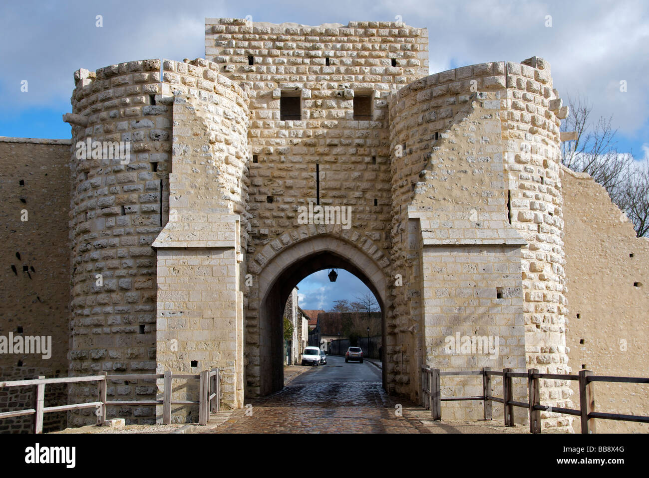 Mediaeval turret and walls hi-res stock photography and images - Alamy